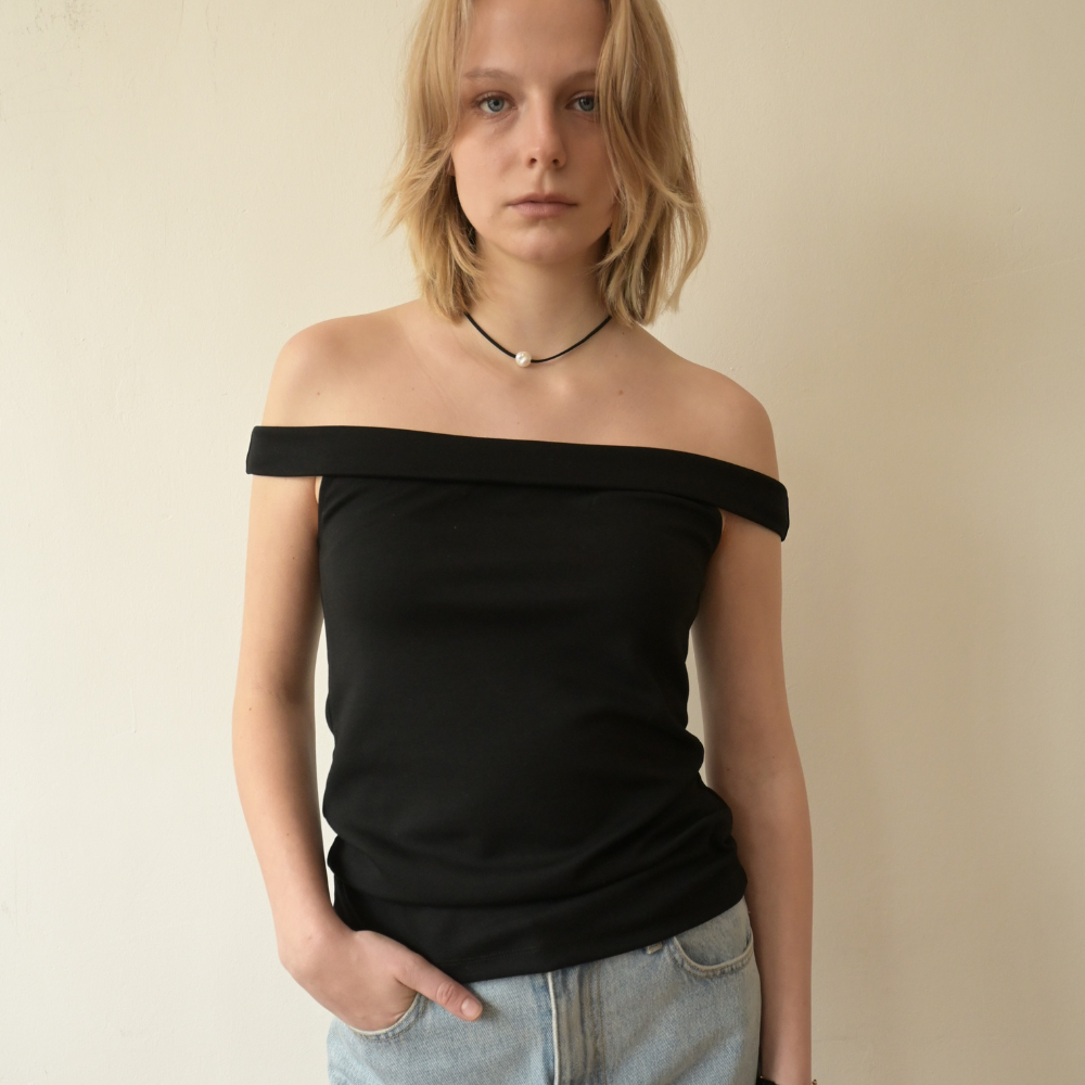 Sia T-shirt [Black] - 감도 깊은 취향 셀렉트샵 29CM