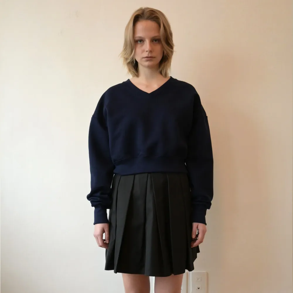 Katrina V-neck Sweatshirt [Navy] - 감도 깊은 취향 셀렉트샵 29CM