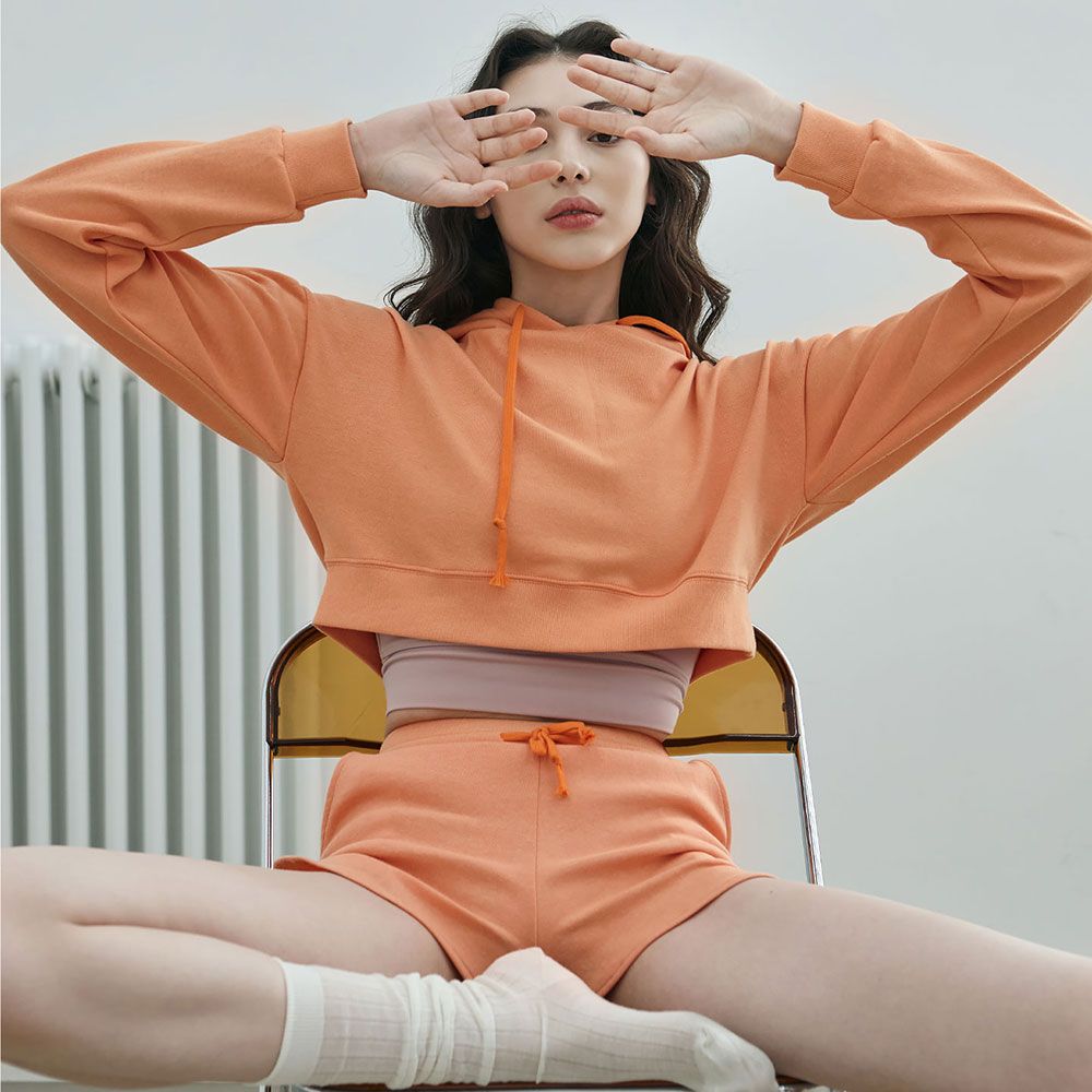 여성 요가복 DEVI-T0099-오렌지 필라테스 올데이 크롭 후드티 - 감도 깊은 취향 셀렉트샵 29CM