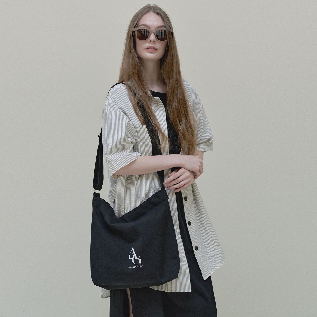 Canvas Logo Square Bag - black - 감도 깊은 취향 셀렉트샵 29CM