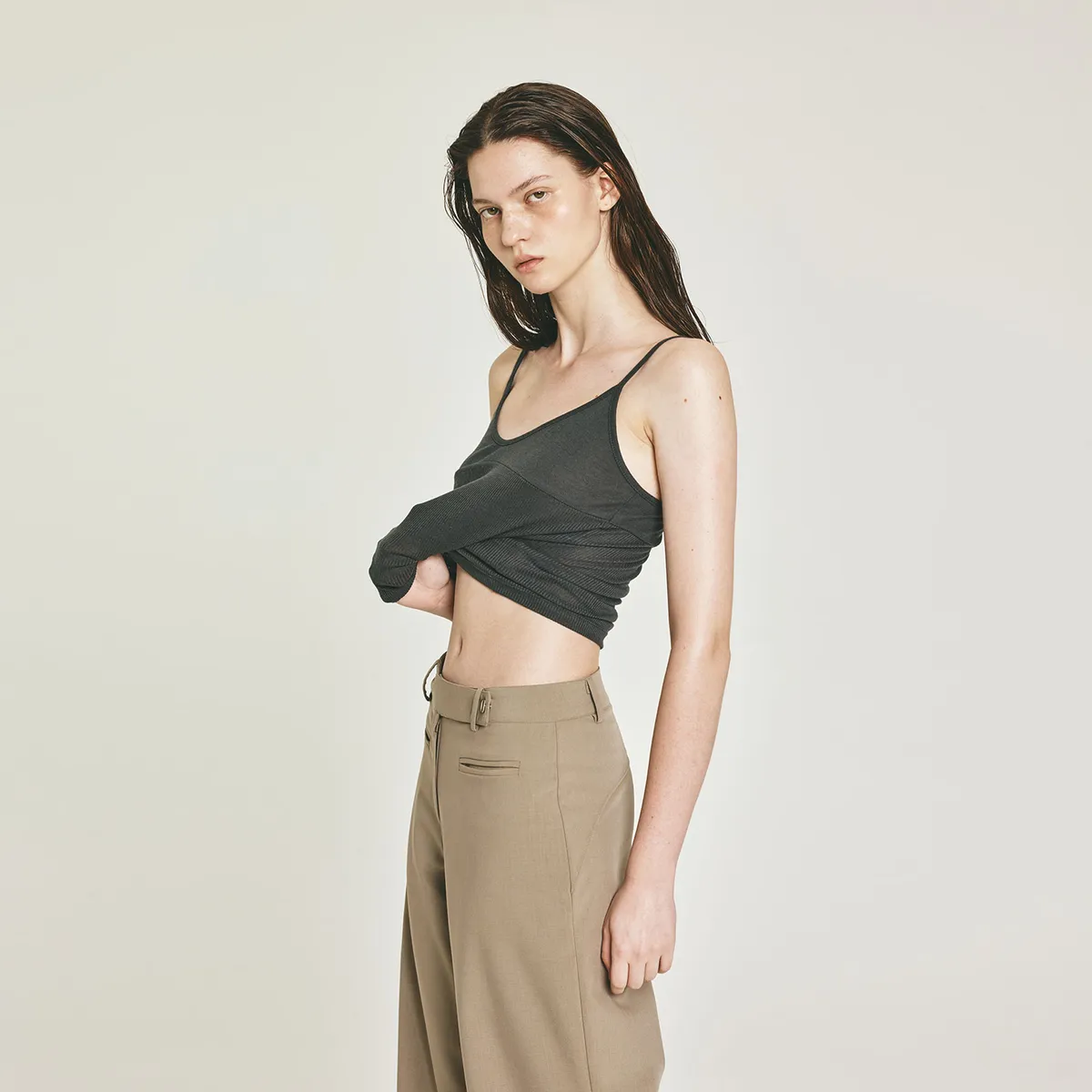 ANNA LINE SLEEVELESS (CHARCOAL) - 감도 깊은 취향 셀렉트샵 29CM