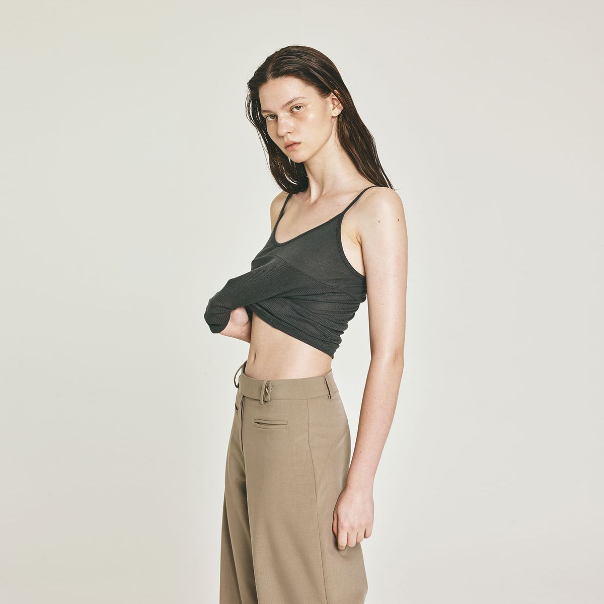 ANNA LINE SLEEVELESS (CHARCOAL) - 감도 깊은 취향 셀렉트샵 29CM