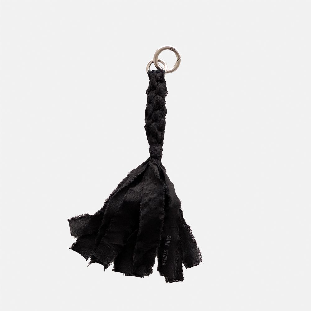 TOTEM KEY RING - BLACK [문구 각인 서비스] - 감도 깊은 취향 셀렉트샵 29CM