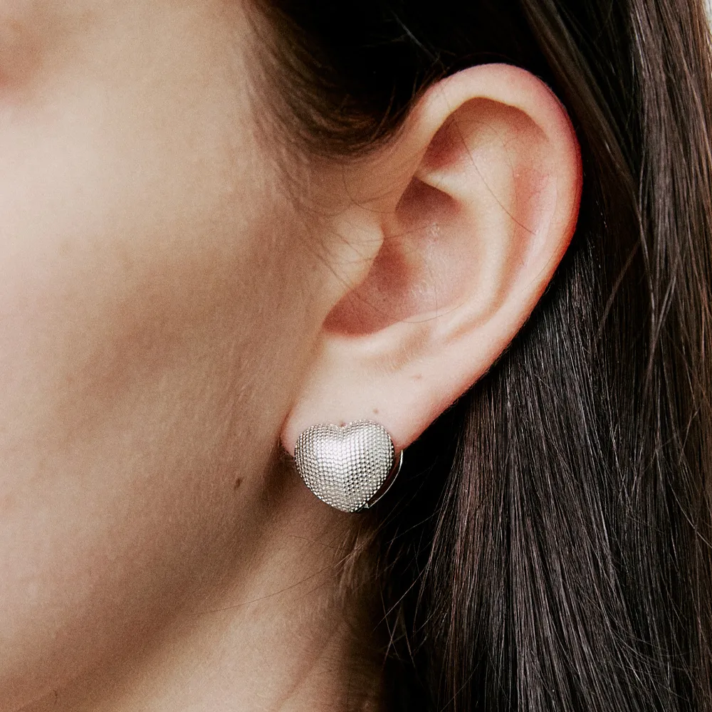 [성해은 착용] vintage heart onetouch earring - 감도 깊은 취향 셀렉트샵 29CM