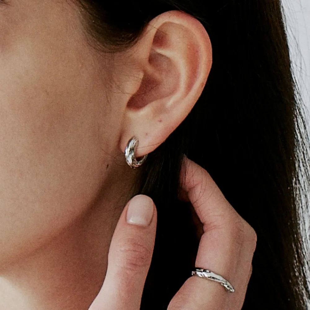 [29CM 단독] [silver925] vintage texture onetouch earring - 감도 깊은 취향 셀렉트샵 29CM