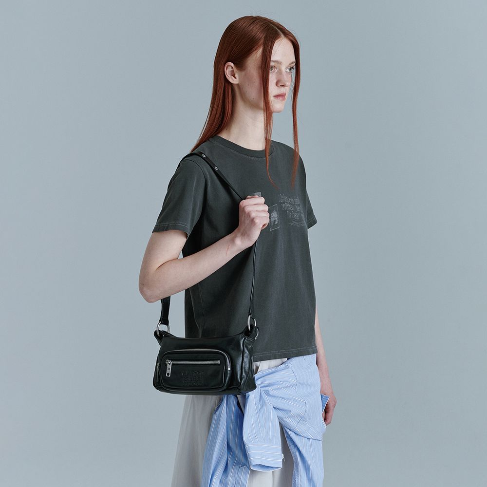 OUTPOCKET HOBO MINI_black glossy plain - 감도 깊은 취향 셀렉트샵 29CM