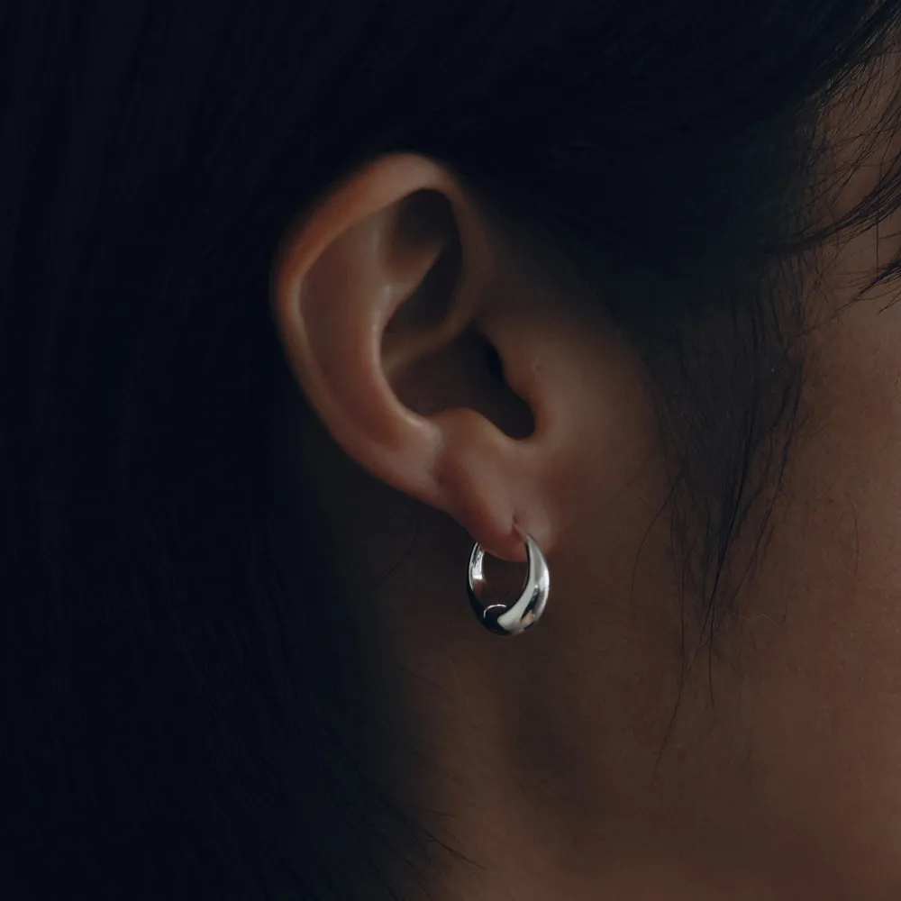 Medium Crescent Hoops - 감도 깊은 취향 셀렉트샵 29CM