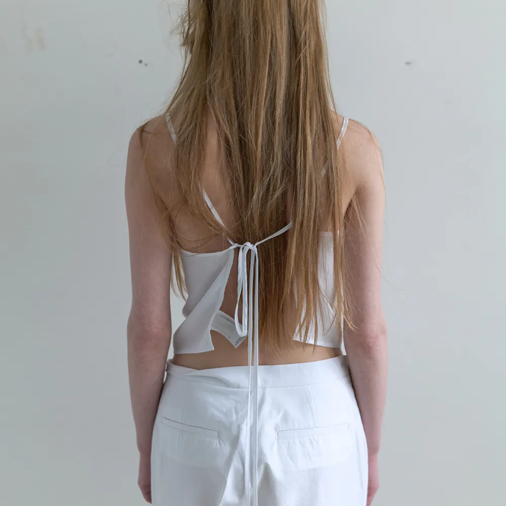 DRAPED SLEEVELESS CHIFFON TOP IN WHITE - 감도 깊은 취향 셀렉트샵 29CM