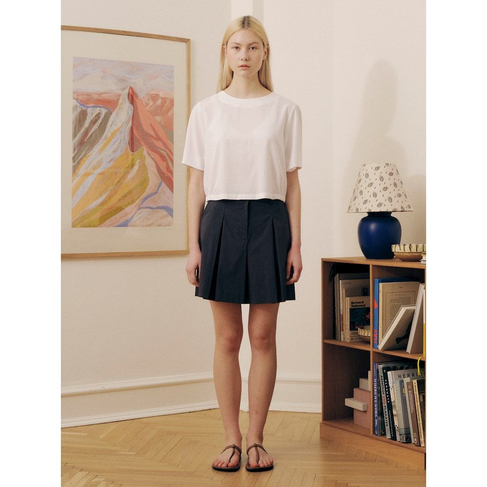 Symmetry Tucked Shorts Navy (WE4425T67R) - 감도 깊은 취향 셀렉트샵 29CM