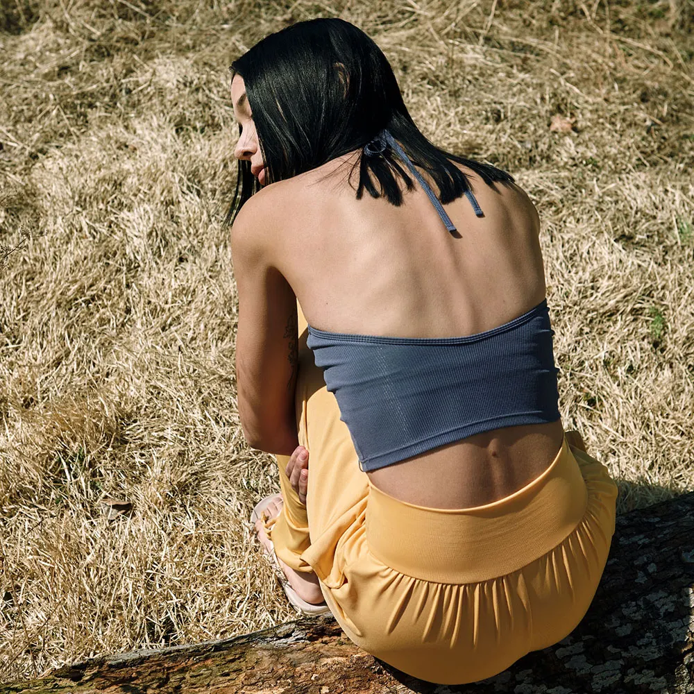 라나 홀터 크롭탑 DEVI-TS0046-에쉬네이비 - 감도 깊은 취향 셀렉트샵 29CM