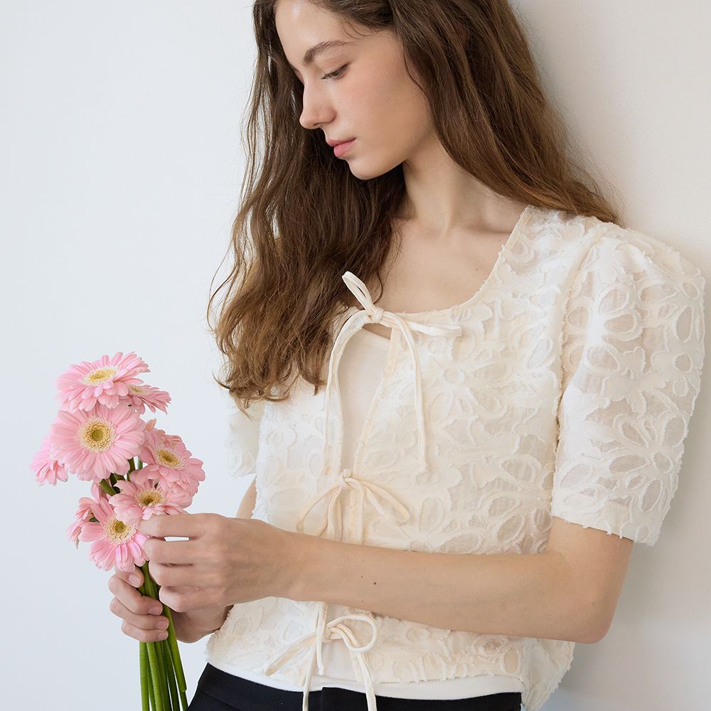 [리오더] Bloom Ribbon Top - Cream - 감도 깊은 취향 셀렉트샵 29CM