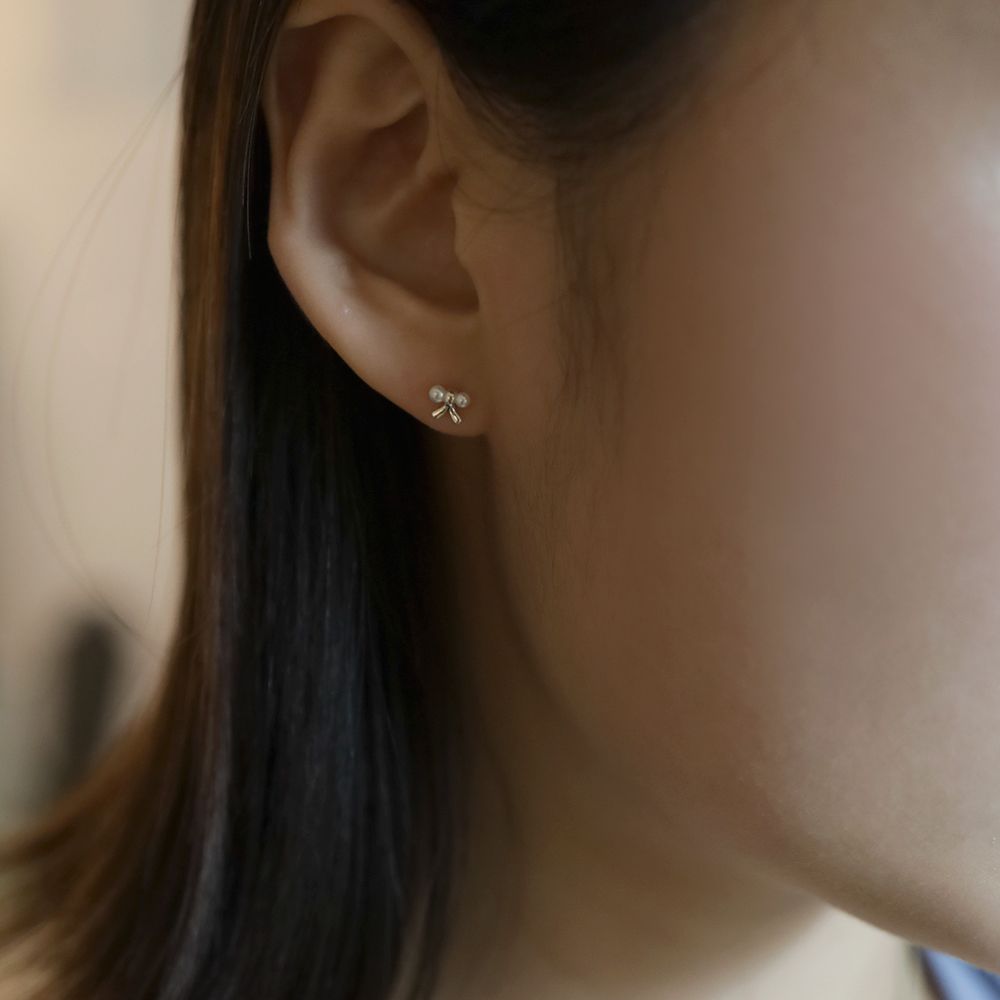 Pearl Ribbon Piercing - 감도 깊은 취향 셀렉트샵 29CM