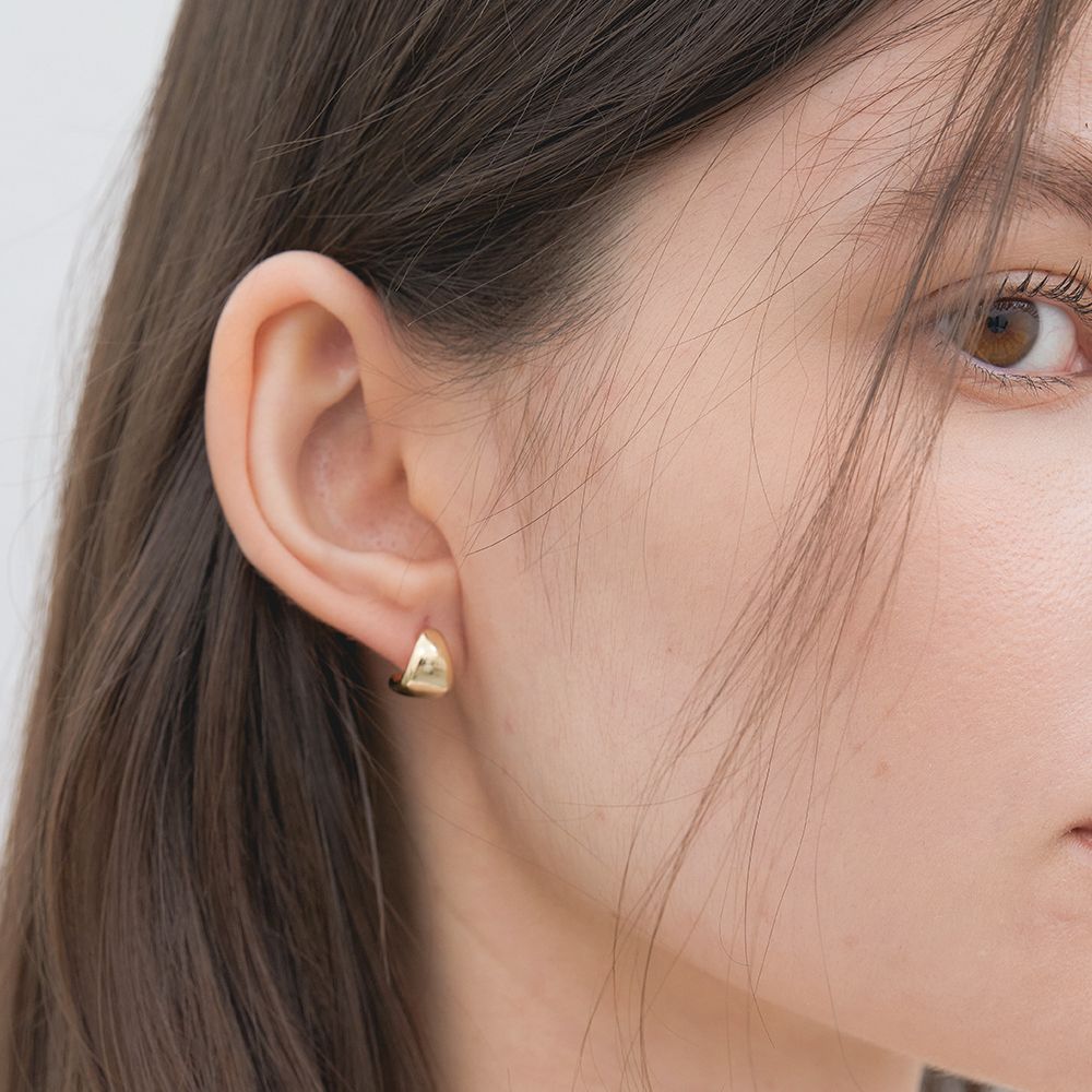 simple curved earrings (E021_gold) - 감도 깊은 취향 셀렉트샵 29CM
