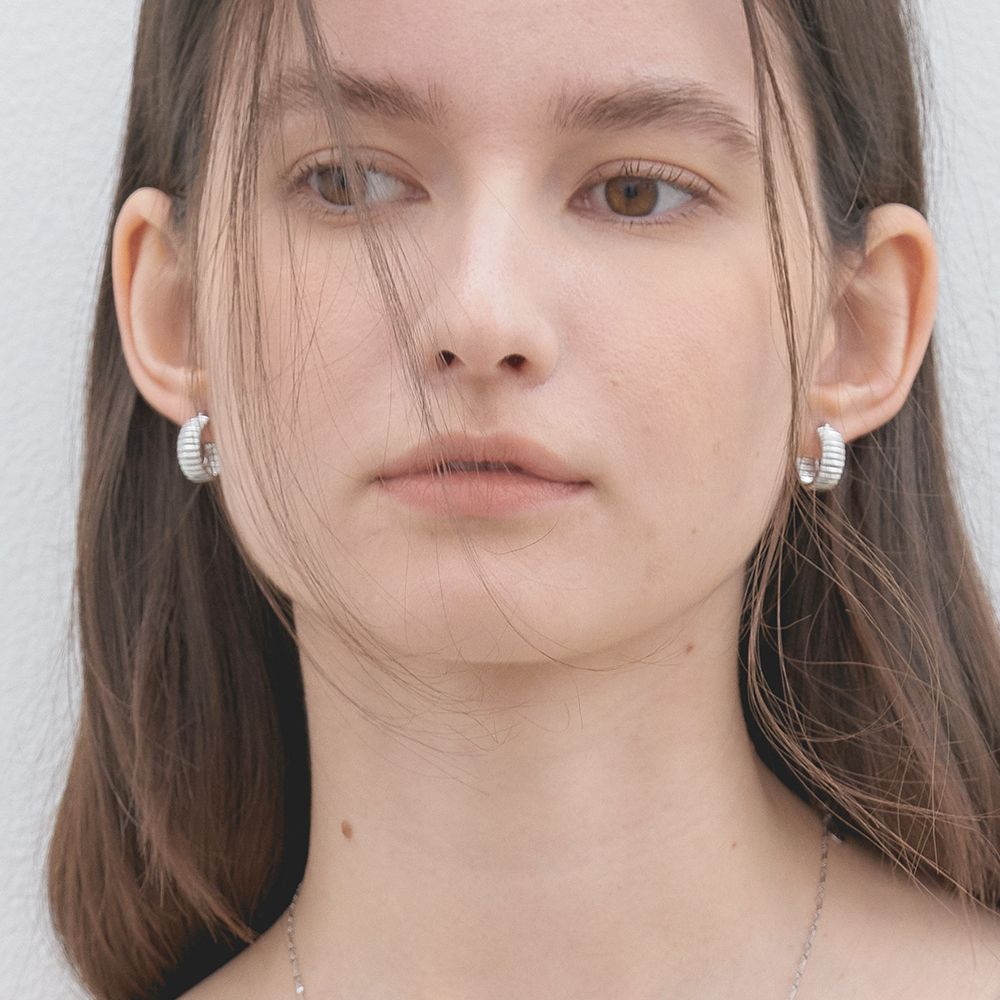 round shell one touch earrings (E027_silver) - 감도 깊은 취향 셀렉트샵 29CM