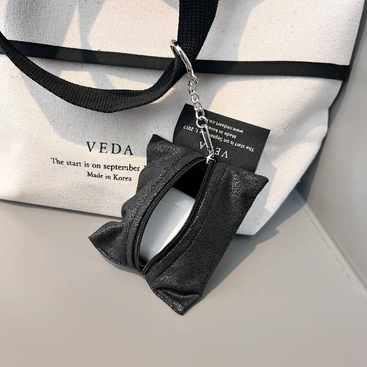 베다 미니파우치 키링_크랙 블랙 Veda pouch mini keyring [crack black] - 감도 깊은 취향 셀렉트샵 29CM