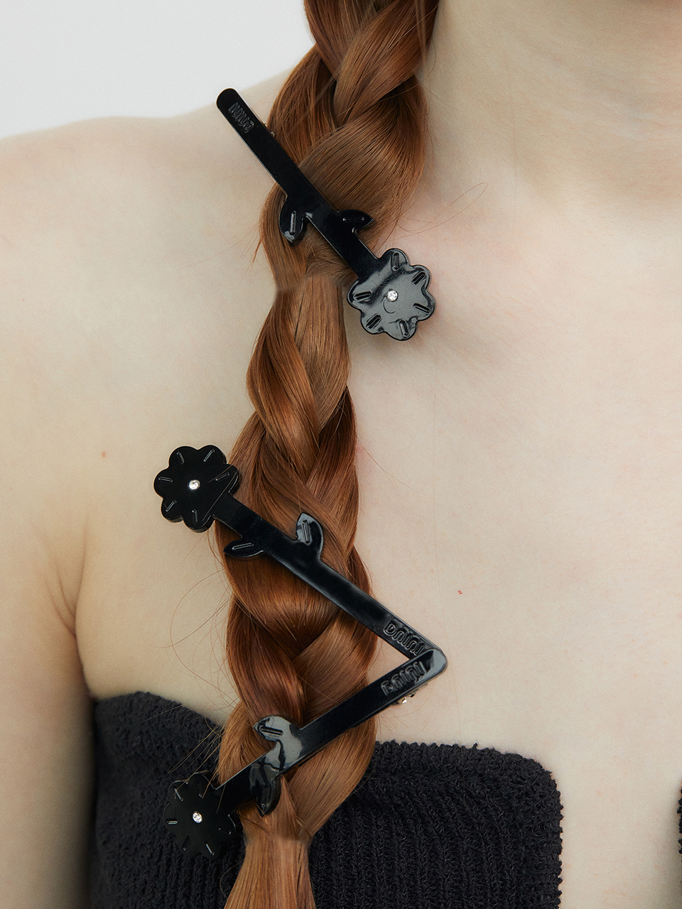 Black blossom barrette(1EA) - 감도 깊은 취향 셀렉트샵 29CM