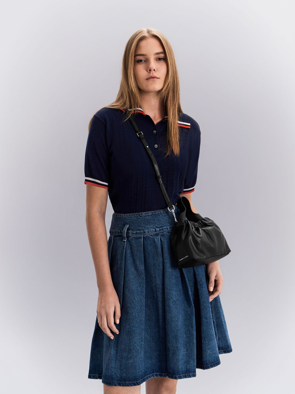 앨리 러치드 슬라우치 백 - 느와르 CK2-10151320 - 감도 깊은 취향 셀렉트샵 29CM