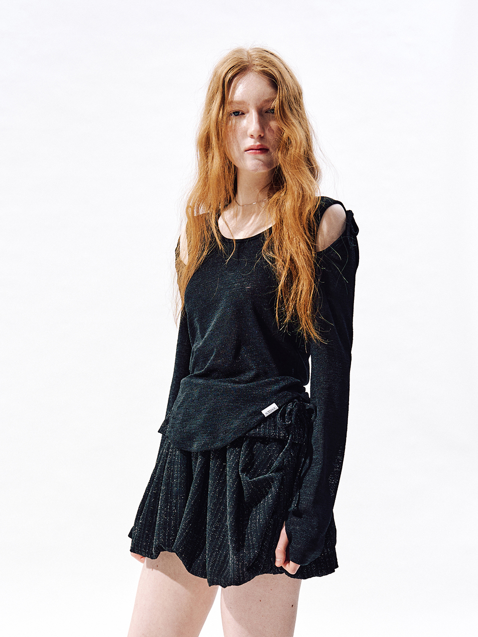 ELLE CUT OUT STRING KNIT TOP_BLACK - 감도 깊은 취향 셀렉트샵 29CM
