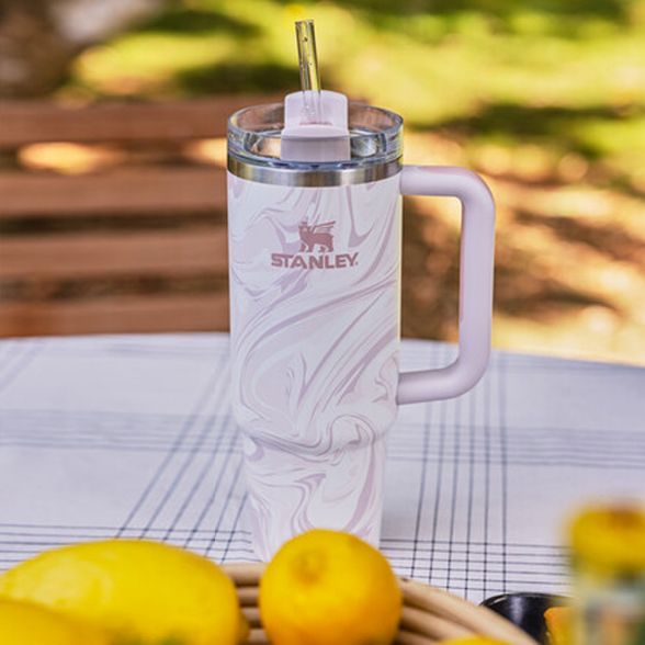 [스탠리공식유통사] 퀜처 H2.0 플로우스테이트 텀블러 887ml 스월 (2color) - 감도 깊은 취향 셀렉트샵 29CM