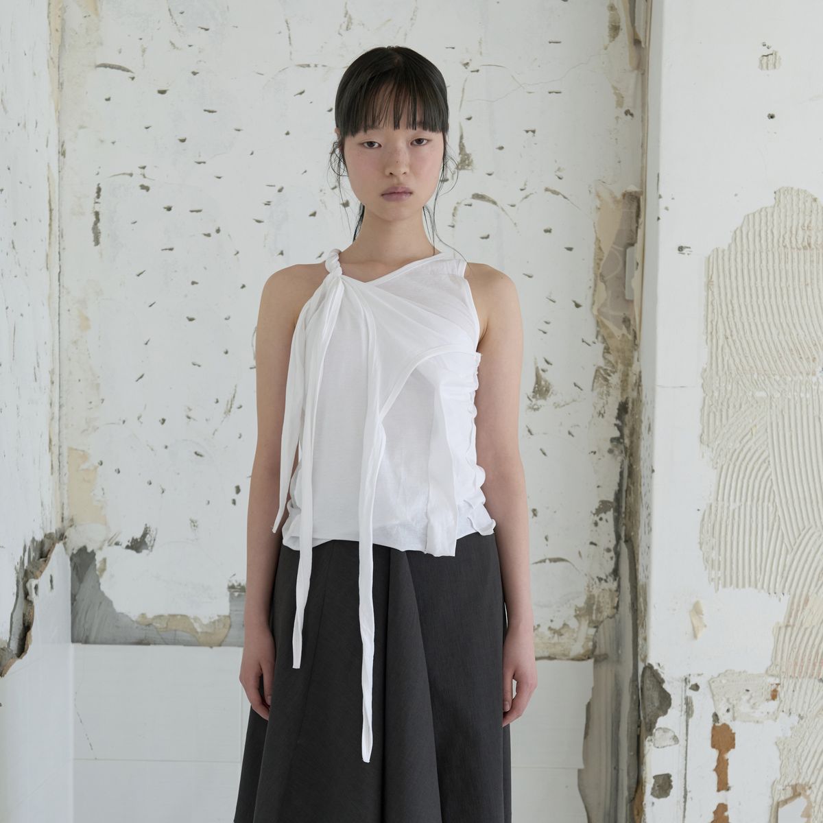 Layerd Wrap Sleeveless T-shirts (White) - 감도 깊은 취향 셀렉트샵 29CM