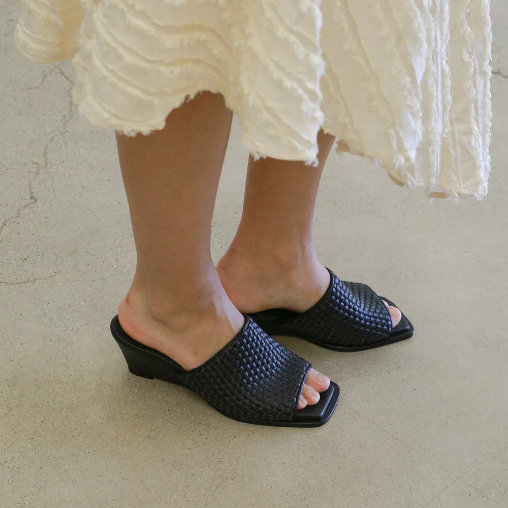 JANE SIMPLE WEDGE MULE _ MESH BLACK - 감도 깊은 취향 셀렉트샵 29CM