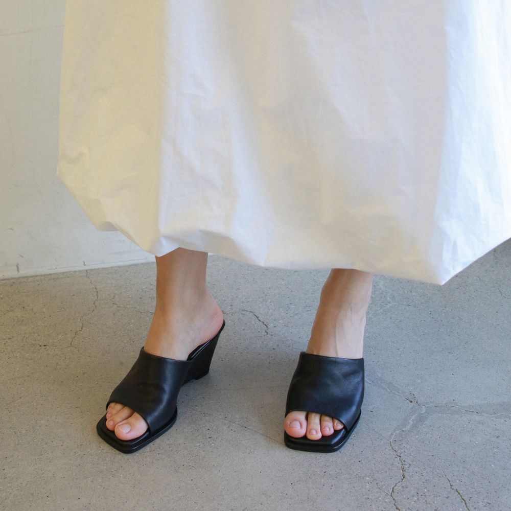 JANE SIMPLE WEDGE MULE _ BLACK - 감도 깊은 취향 셀렉트샵 29CM