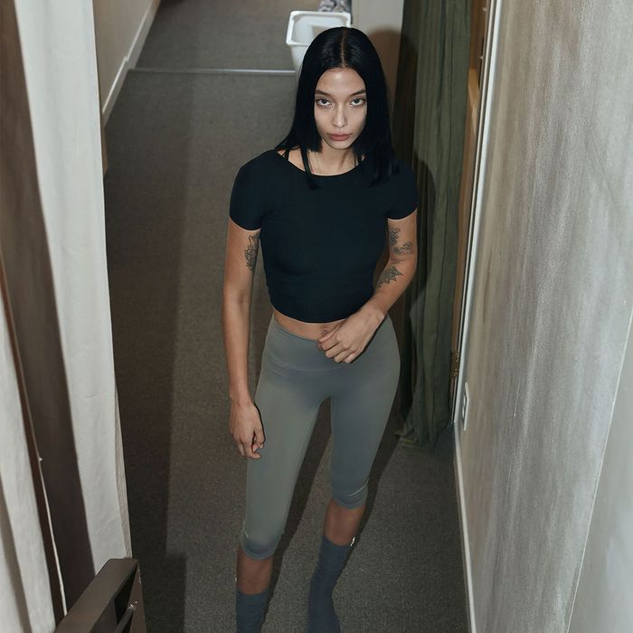 여성 요가복 DEVI-B0076-에쉬카키 필라테스 군살제로 플러스 7부 레깅스 - 감도 깊은 취향 셀렉트샵 29CM