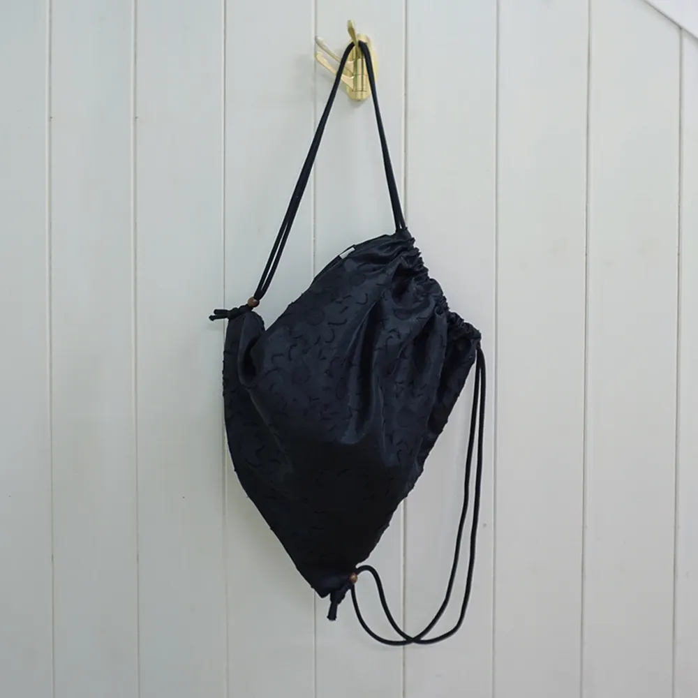 glossy petal string bag [black] / 글로시 페탈 스트링백 [블랙] - 감도 깊은 취향 셀렉트샵 29CM
