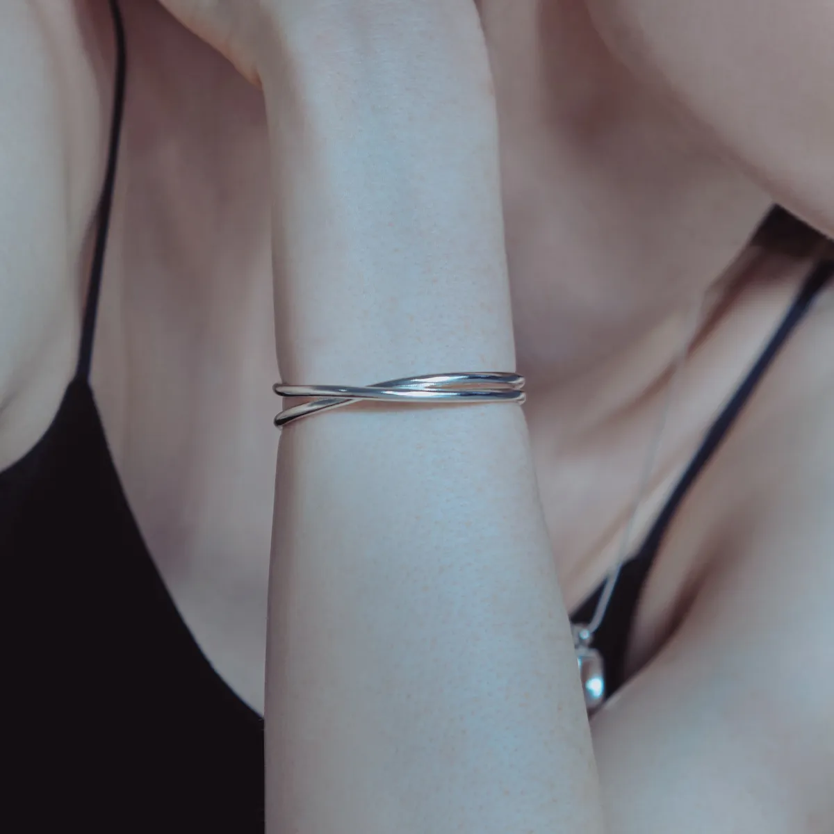 Mere knot bangle - 감도 깊은 취향 셀렉트샵 29CM