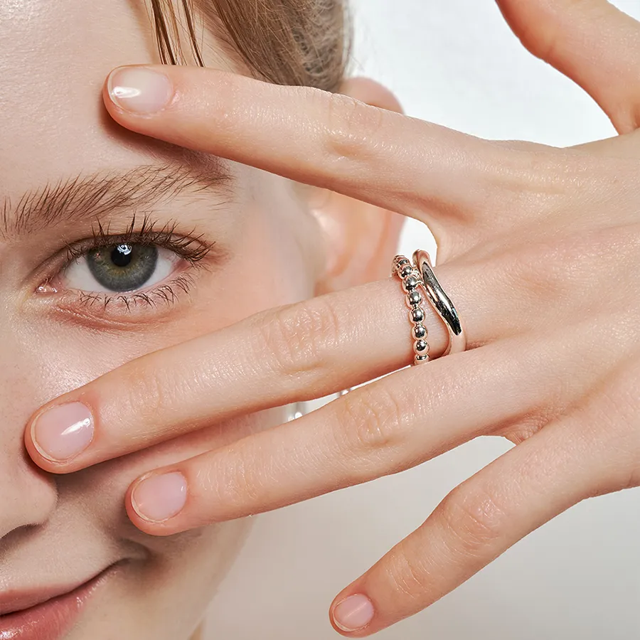 [박혜원, 혜리, 정은지, 정채연, 김지은, 안지영, 전혜진, 김아영, 나우어데이즈 현빈. 이은샘 착용] cool two lines ring - 감도 깊은 취향 셀렉트샵 29CM