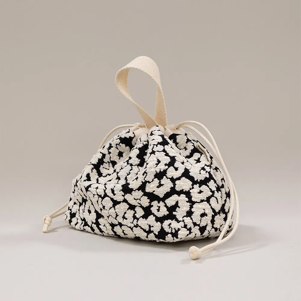 HANDLE POUCH BAG (SNOW) - 감도 깊은 취향 셀렉트샵 29CM
