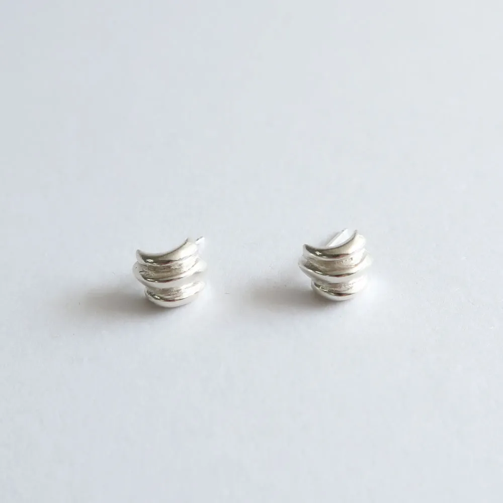 silver 925 Simple shell earring - 감도 깊은 취향 셀렉트샵 29CM