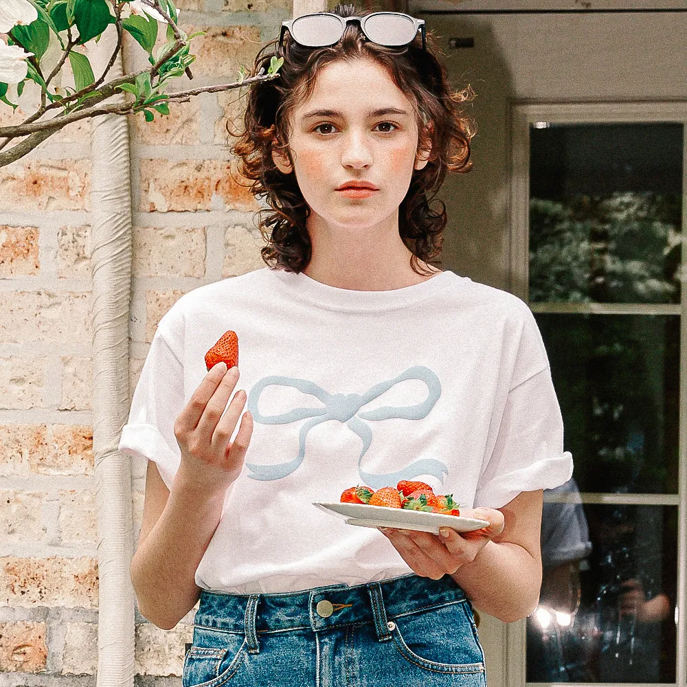 EMBO HEART RIBBON BASIC FIT T SHIRT WHITE BLUE - 감도 깊은 취향 셀렉트샵 29CM