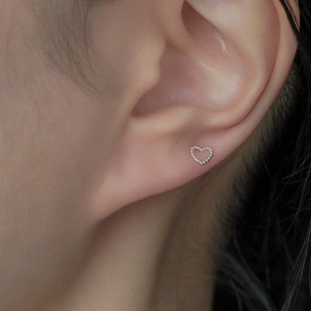 [SILVER] MINI DOT HEART PIERCING - 감도 깊은 취향 셀렉트샵 29CM