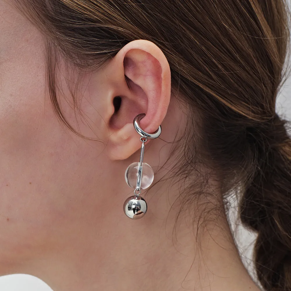 Crystal And Silver Ball Ear Cuff - 감도 깊은 취향 셀렉트샵 29CM