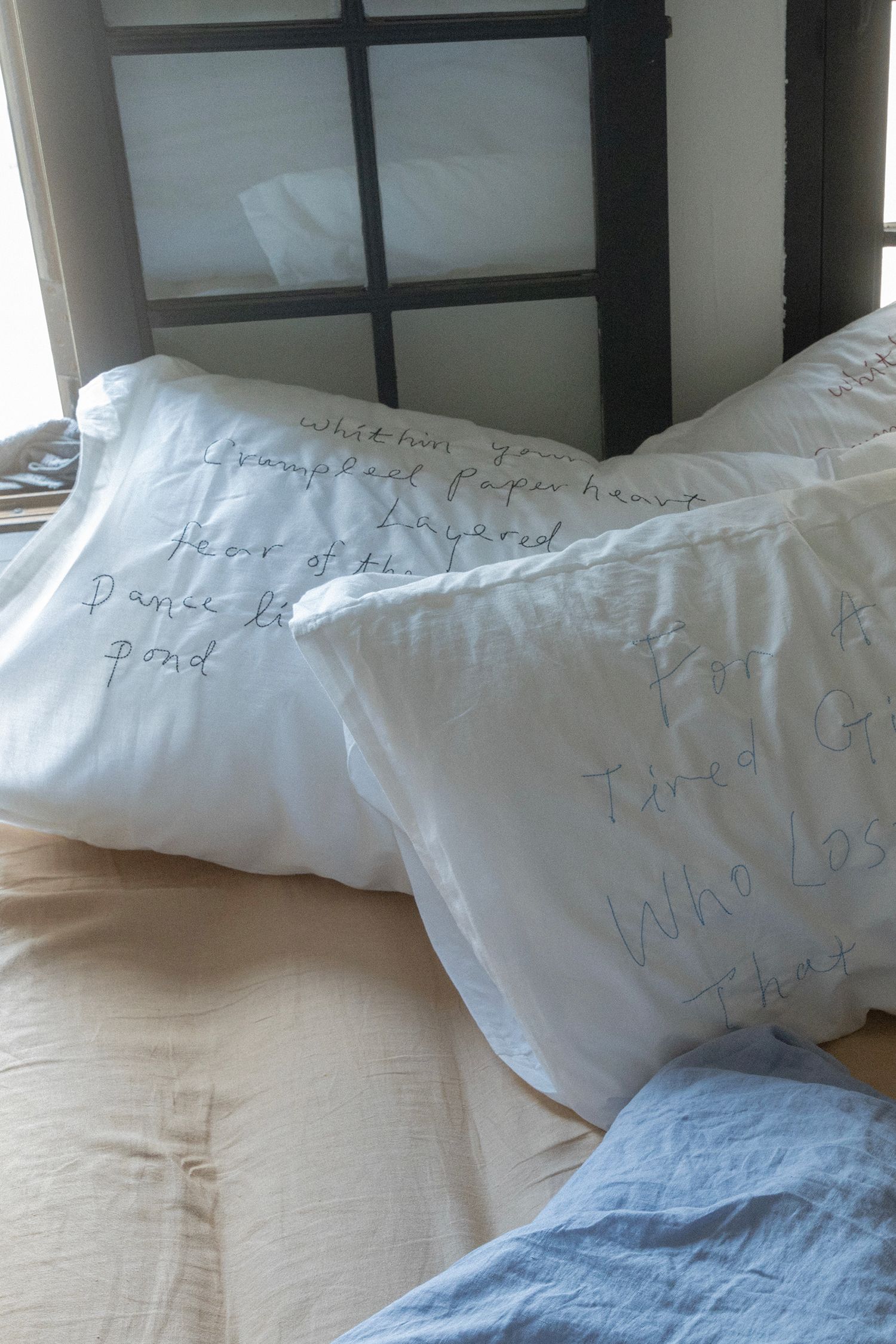 on Offline Mode Cushion Cover (2color) - 감도 깊은 취향 셀렉트샵 29CM