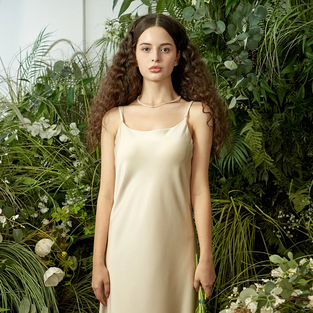 [BEST]슬림 새틴 드레스 아이보리 (패드 내장형) ED24Z4FRD0291 - 감도 깊은 취향 셀렉트샵 29CM