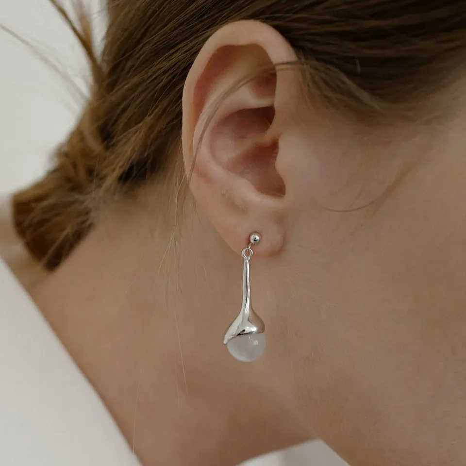 stone bud drop earring (moonstone) - 감도 깊은 취향 셀렉트샵 29CM