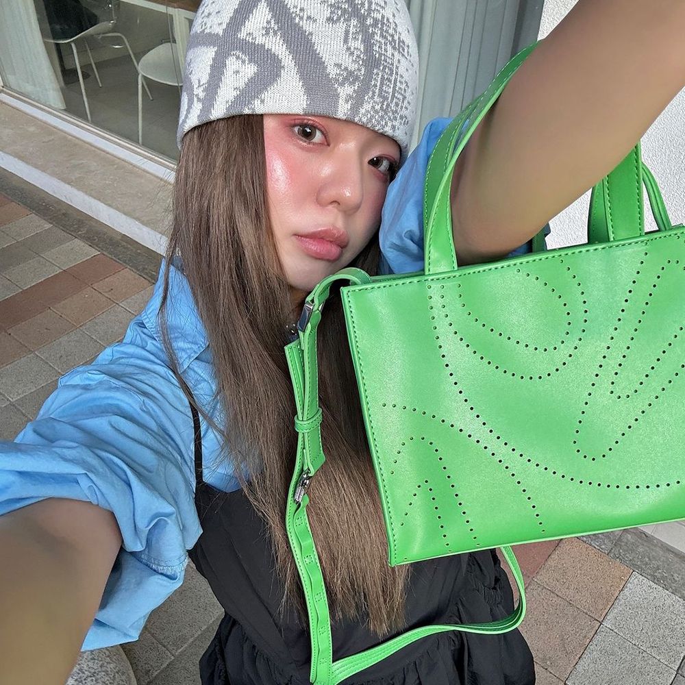 MINI PUNCHING LOGO BAG GREEN - 감도 깊은 취향 셀렉트샵 29CM