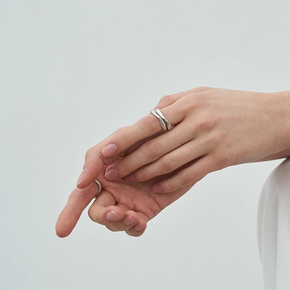 Curved flow Ring - 감도 깊은 취향 셀렉트샵 29CM