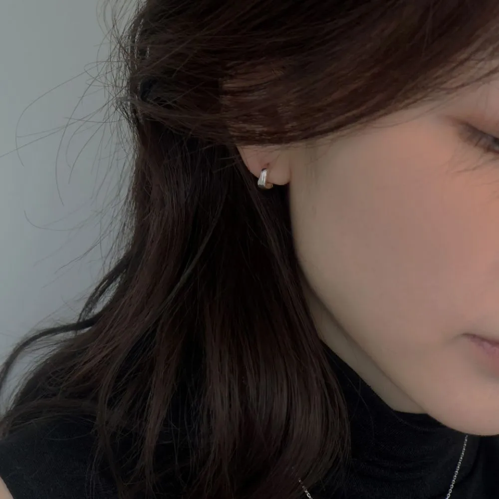 Moire Ring Earring - 감도 깊은 취향 셀렉트샵 29CM