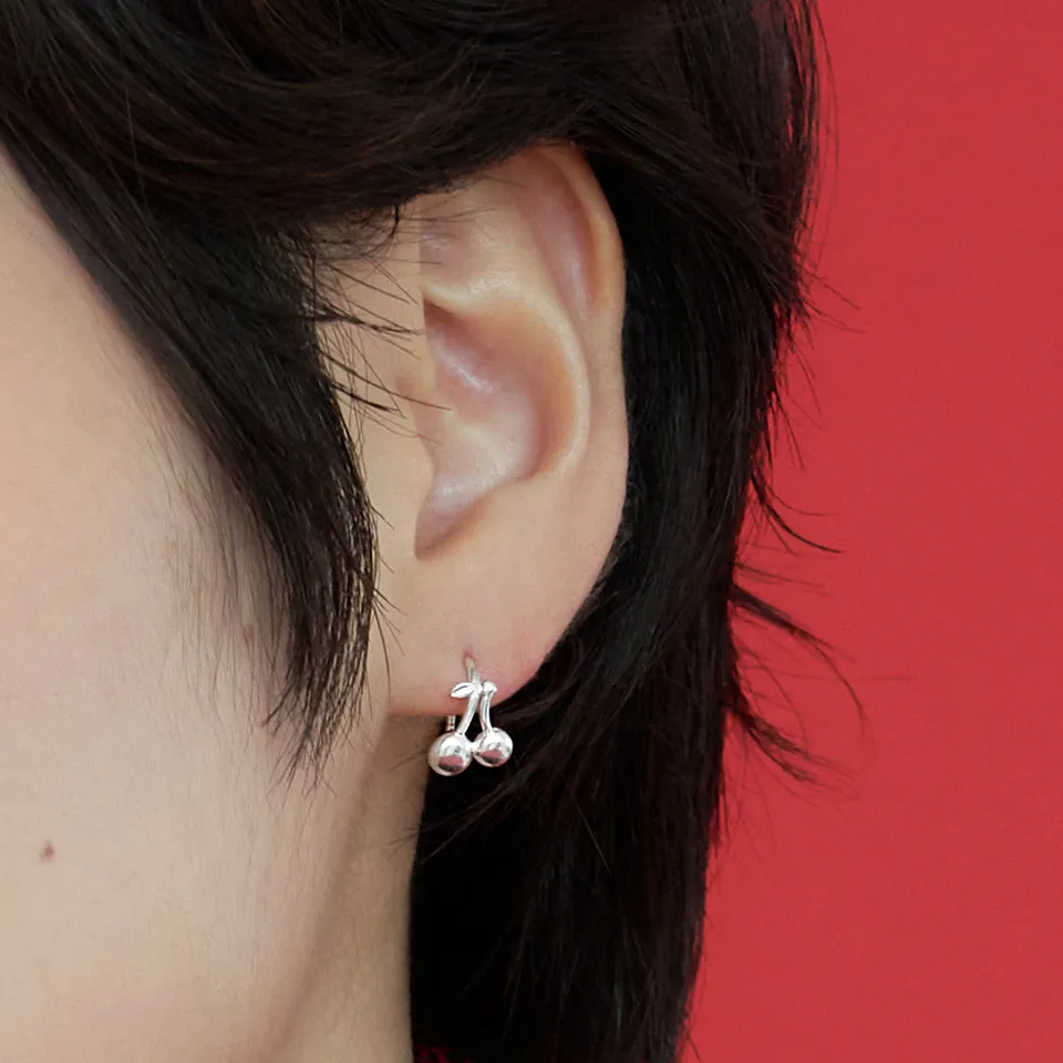 [silver925] cherry hook earring - 감도 깊은 취향 셀렉트샵 29CM