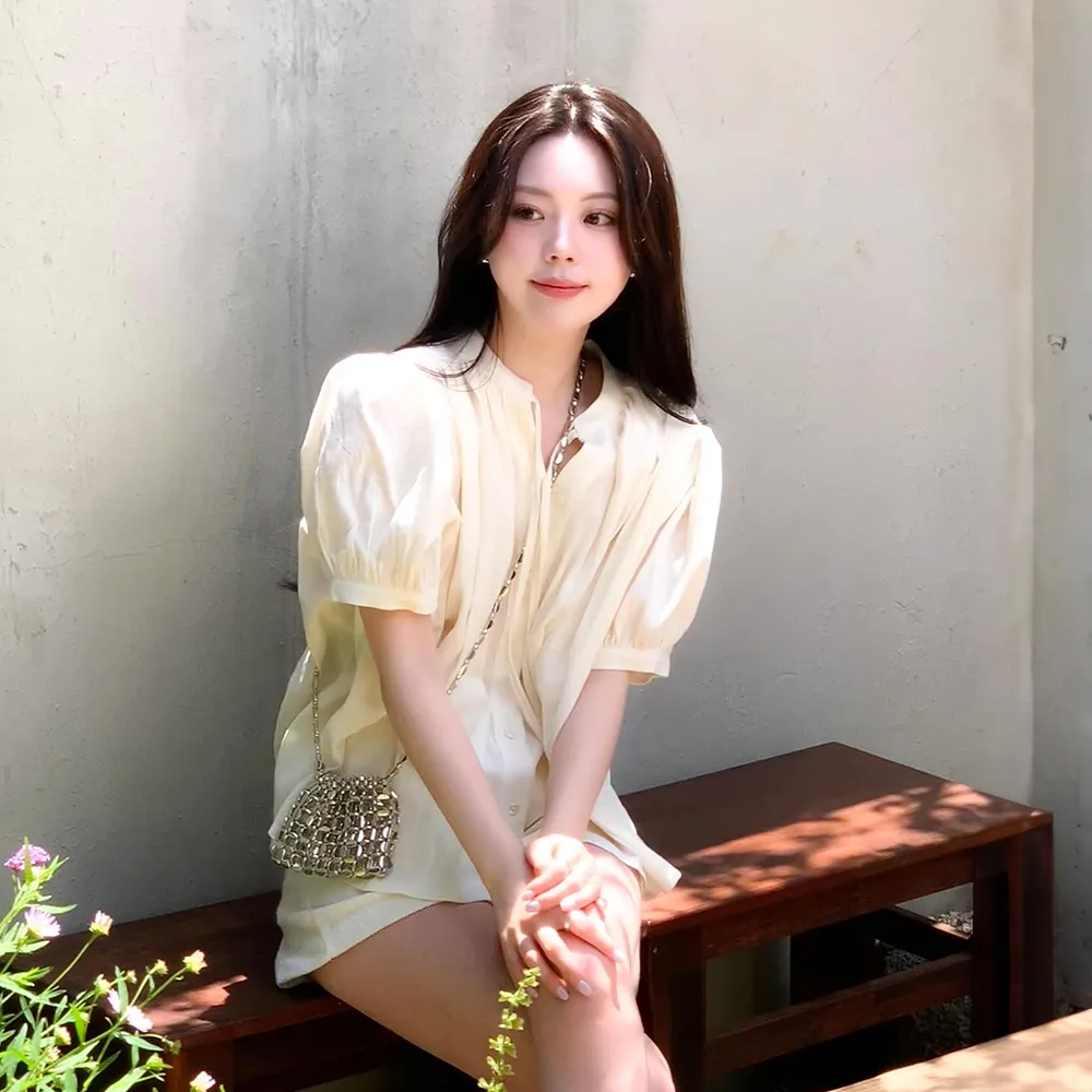 Reine shirring blouse (Cream) - 감도 깊은 취향 셀렉트샵 29CM