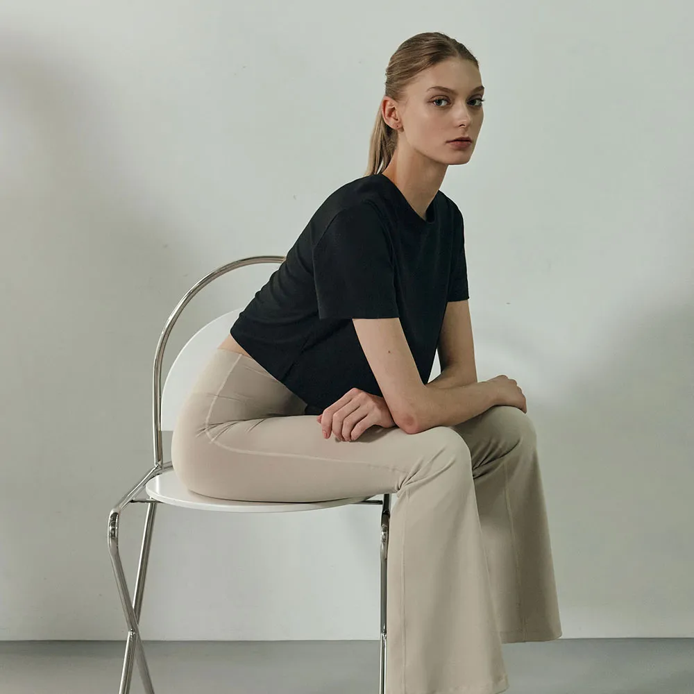 베이직 크롭 반팔티 DEVI-T0109-블랙 - 감도 깊은 취향 셀렉트샵 29CM