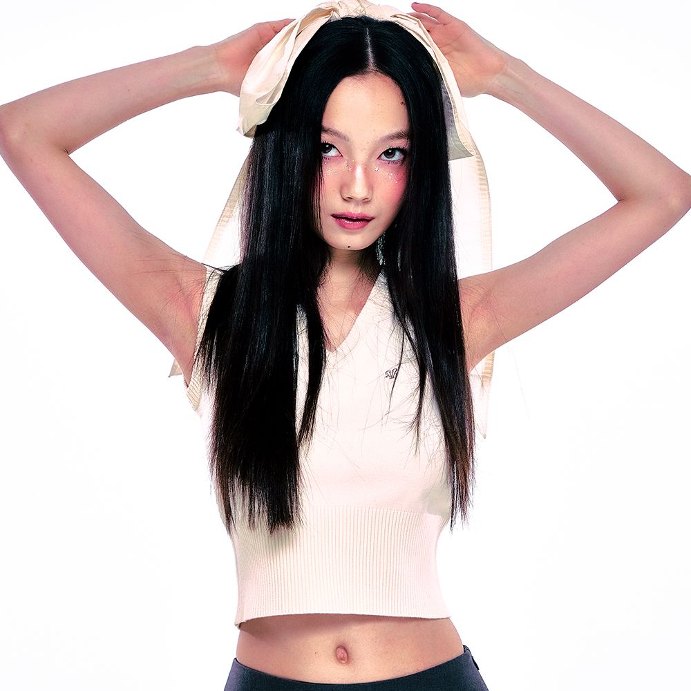 YOUHEE SYMBOL BASIC KNIT VEST IVORY - 감도 깊은 취향 셀렉트샵 29CM