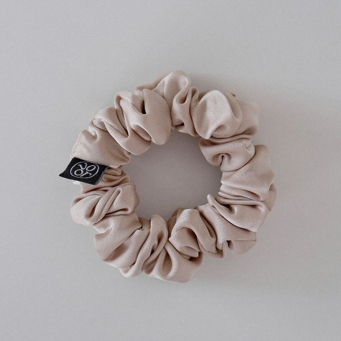 Basic Silky Scrunchie_Small_Beige - 감도 깊은 취향 셀렉트샵 29CM