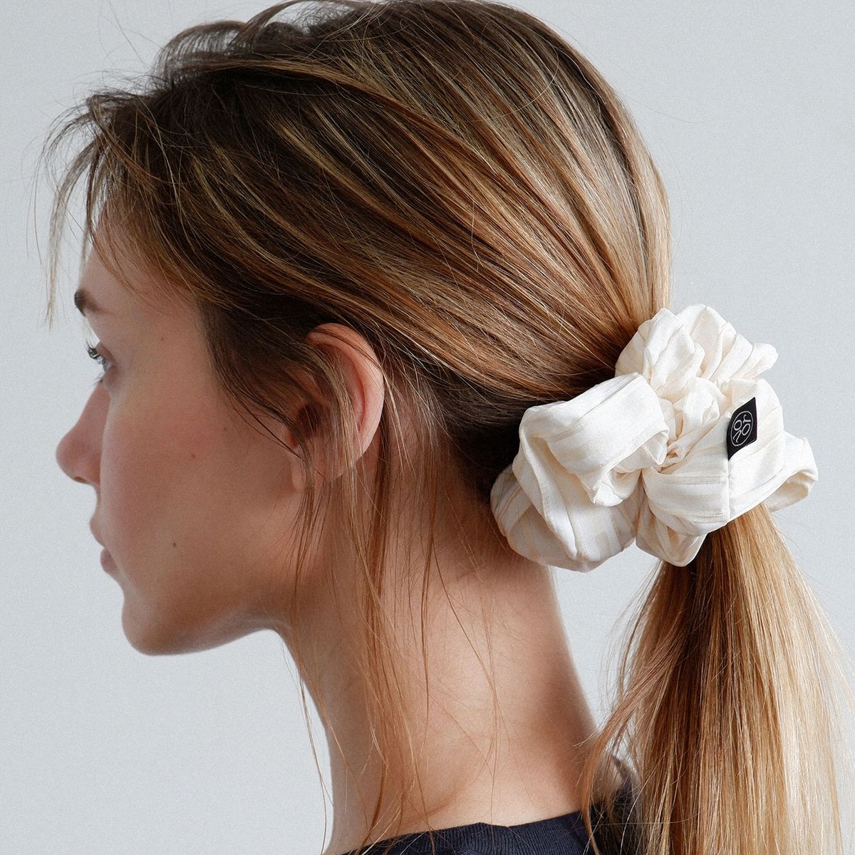Stripe Scrunchie_Beige&White - 감도 깊은 취향 셀렉트샵 29CM
