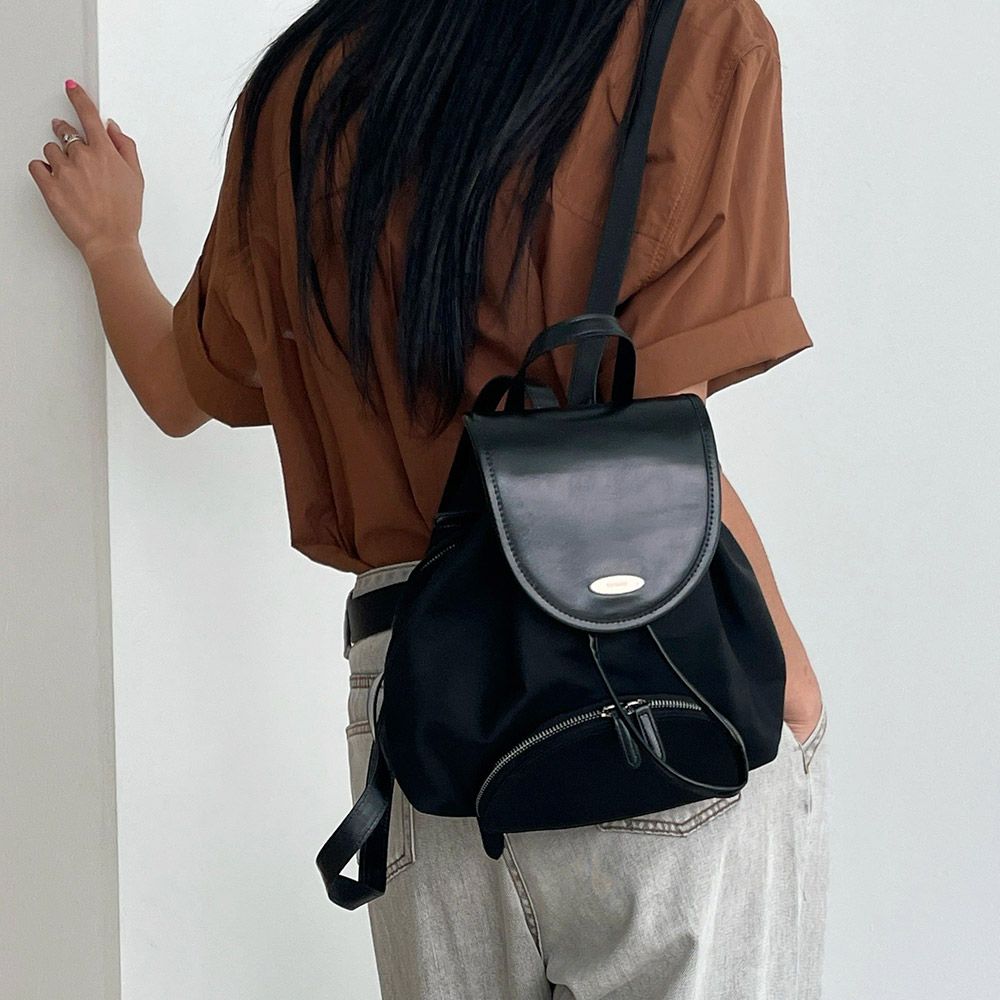 TOOAMO 투아모 Routine half moon backpack 루틴 하프문 백팩 - 감도 깊은 취향 셀렉트샵 29CM