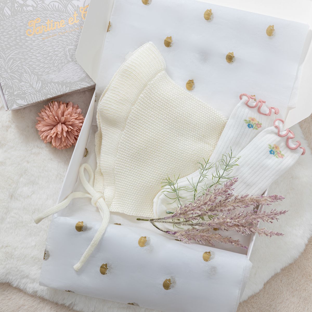 TC)GG로즈프릴화이트니트모자&양말 - 감도 깊은 취향 셀렉트샵 29CM