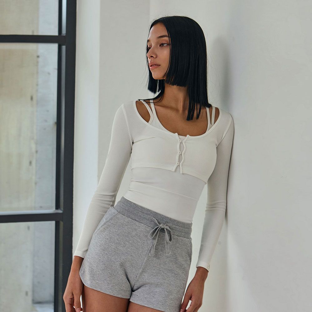 여성 요가복 DEVI-T0105-아이보리 필라테스 라운지 버튼 크롭탑 - 감도 깊은 취향 셀렉트샵 29CM